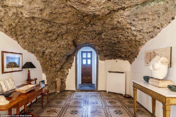 Take A Look At The Stunning Roman Villa That's On The Market For 19M ...