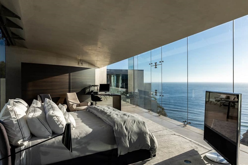 The Razor House by Wallace E. Cunningham 7 - Covet Edition
